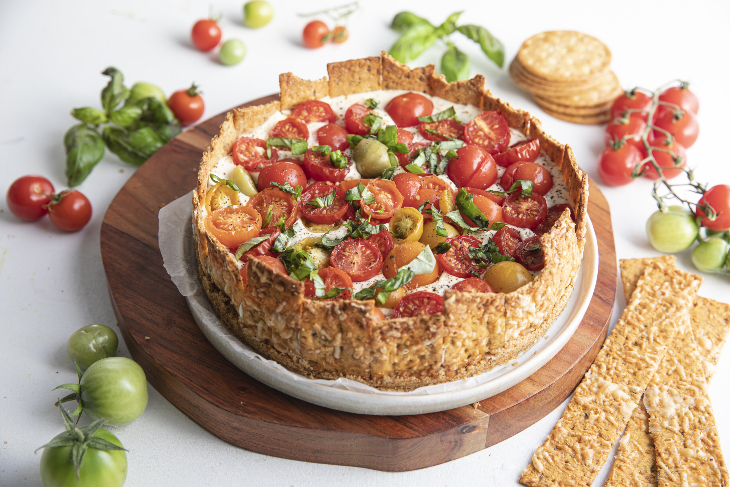 Tomaatti-basilikajuustokakku | Reseptit | Kantolan